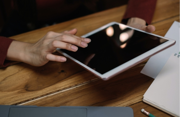 Dating Apps Disadvantages: Risks and Downsides Explored