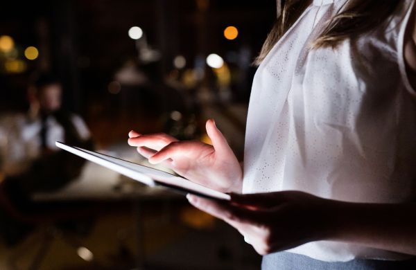Search for Scammer Names Female: Identify & Avoid Scams
